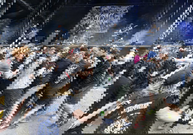 Was ist ein Moshpit? | Feierfreund